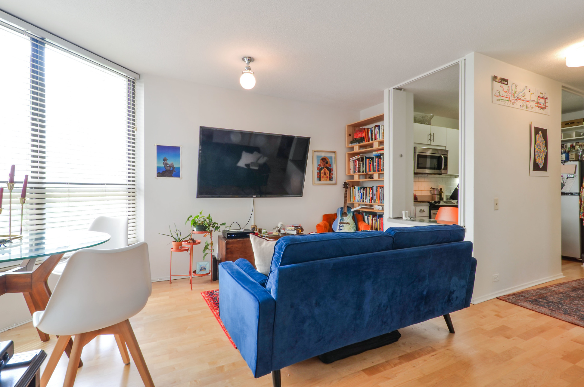 Living Room Realty Chicago | Cabinets Matttroy